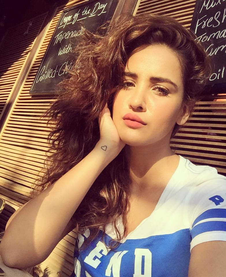 Ik Vaari Song Actress Aisha Sharma Wiki, Images, Photo, HD Wallpapers