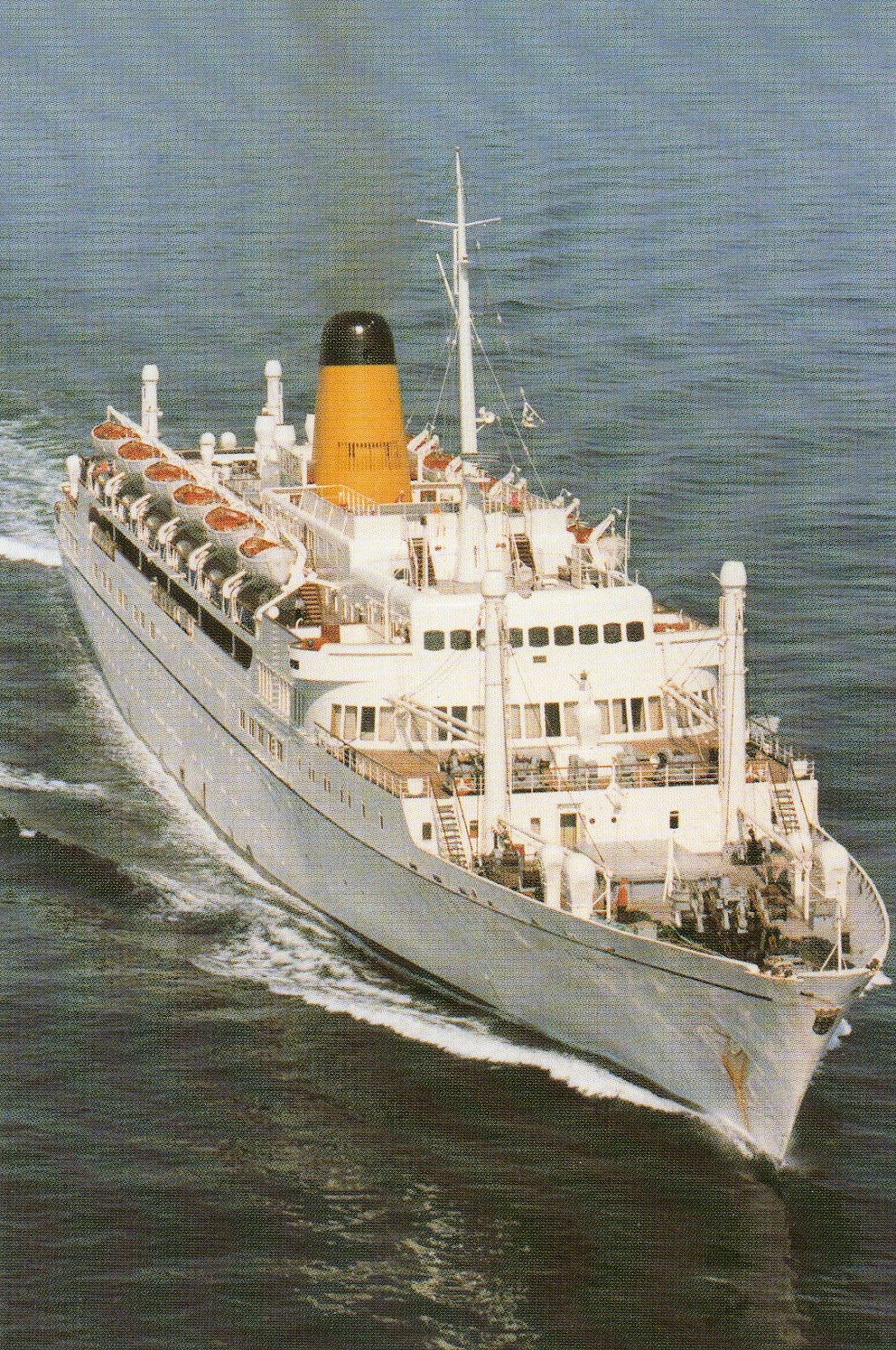 POSTAIS de NAVIOS - POSTCARDS of SHIPS: Post card of FUNCHAL LMC 046