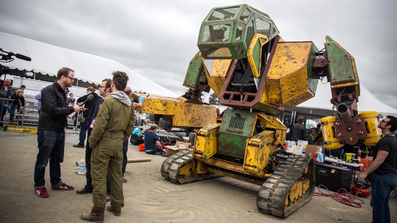 Artileria grea: giant robot real life