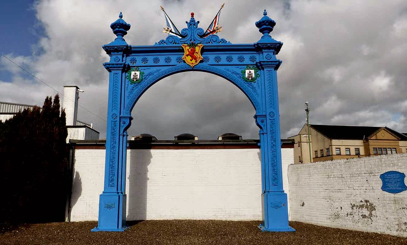 Alex and Bob`s Blue Sky Scotland: The Kelpies. River Carron. Carron ...