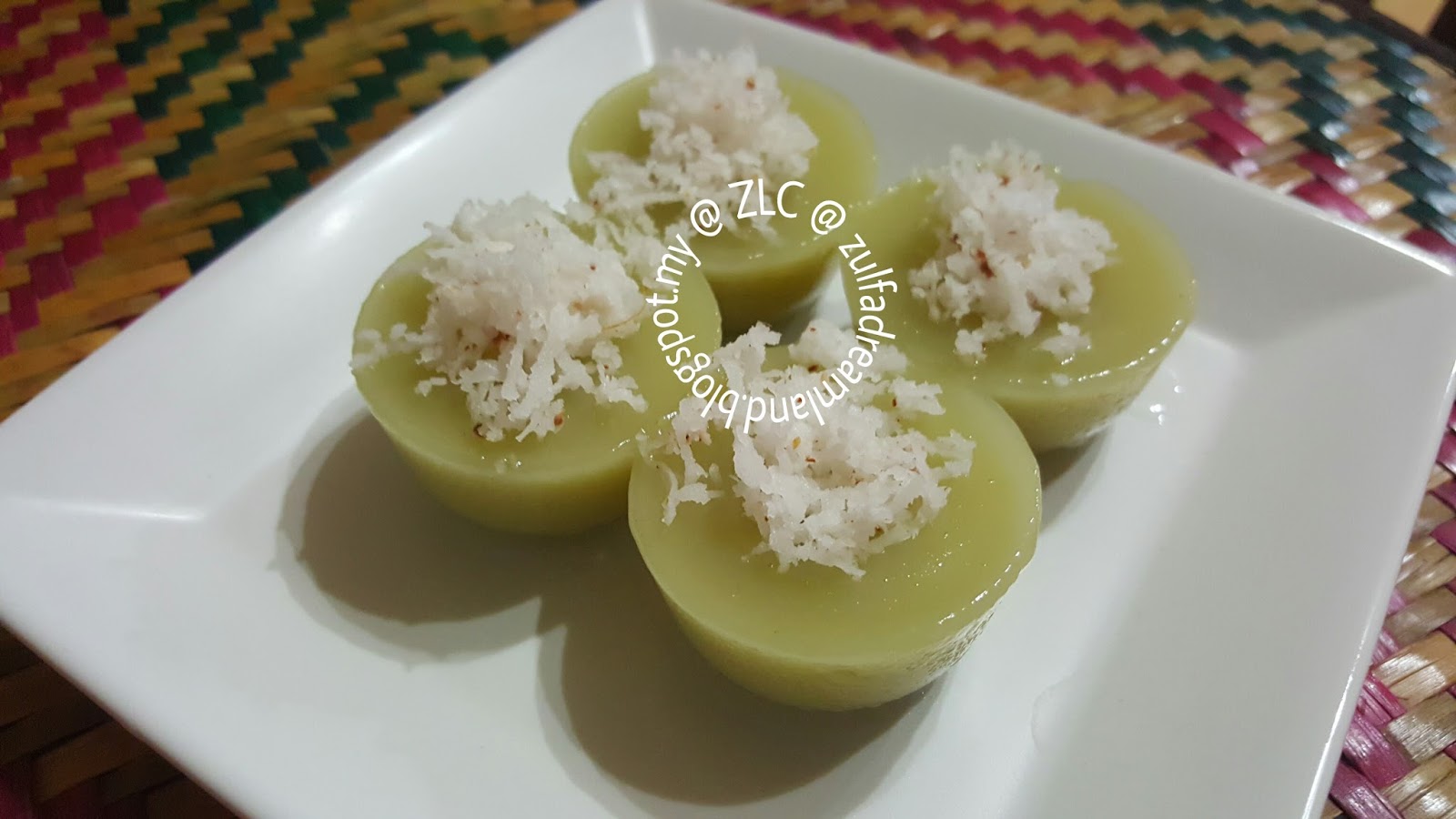ZULFAZA LOVES COOKING: Kuih lompang pandan