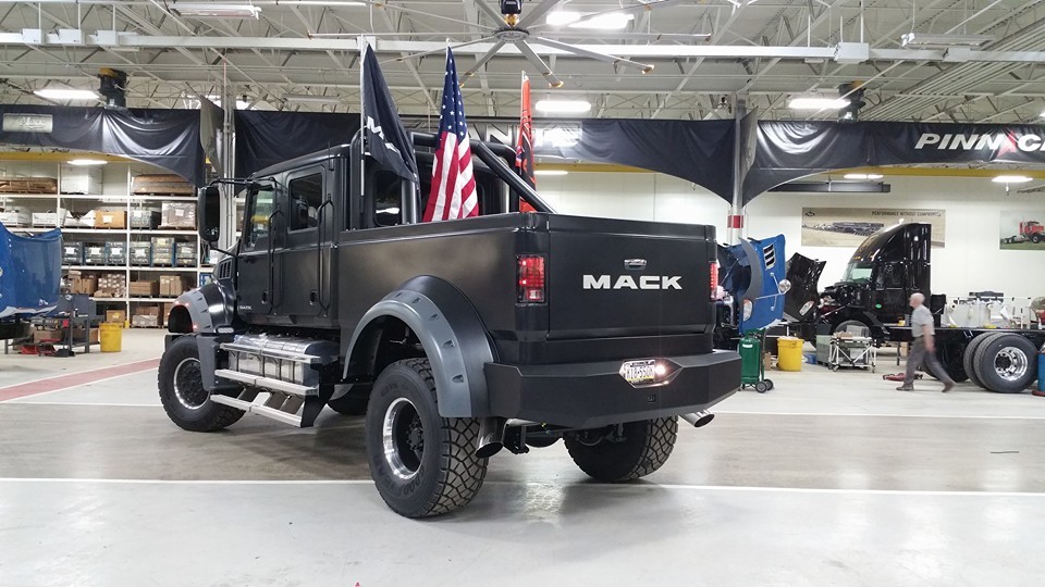 DIECIOCHO RUEDAS: MACK JACK ... GRANITE… EL PRIMER MACK PICK UP