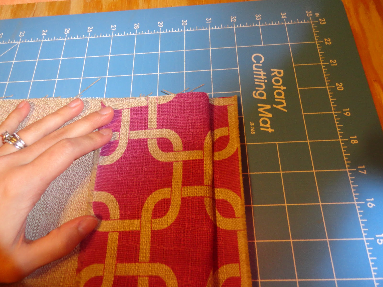 MAID2be : All Things Sewing: Tutorial: How to Make a Shower Curtain