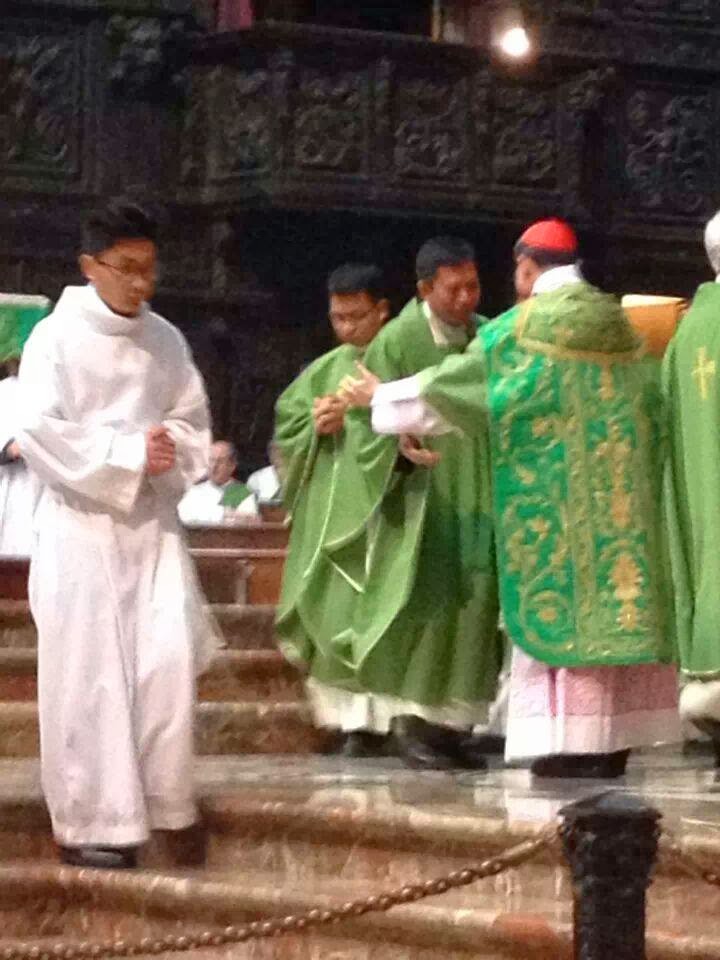 The Pinoy Catholic: Cardinal Tagle wears traditional (and correct ...