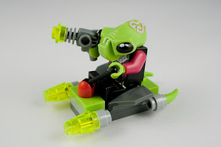 Boris Bricks: LEGO Alien Conquest #7050 Alien Defender Review