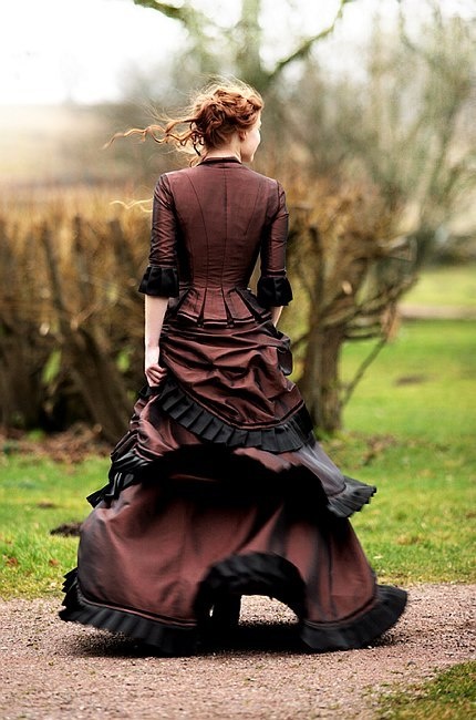 DevilInspired Victorian Clothing: Gorgeous and Elegant Bustle Dresses ...
