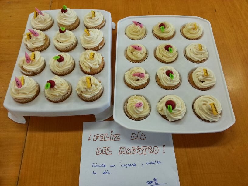 Con fondant por favor: Cupcake día del maestro