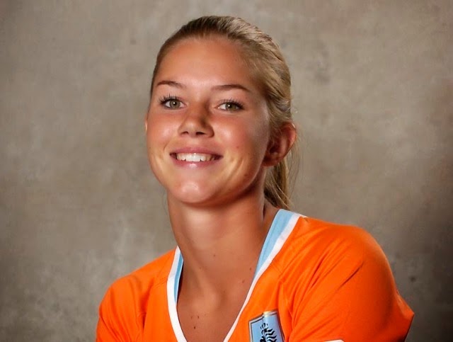 Beauty Girls In Football: Anouk Hoogendijk