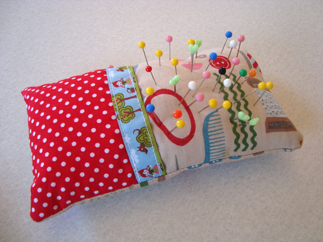 mousehouse: Sewing for beginners: Lesson one- A Pin Cushion