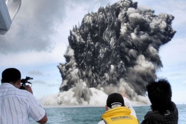 Foto Letusan Gunung api Bawah Laut