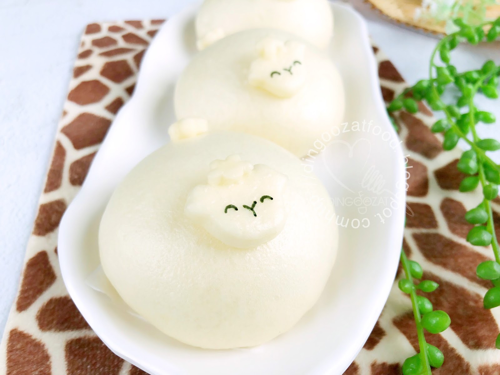 Miki's Food Archives : Cute Little Sheep Steamed Bun aka Pao 小绵羊造型香菇鸡肉包