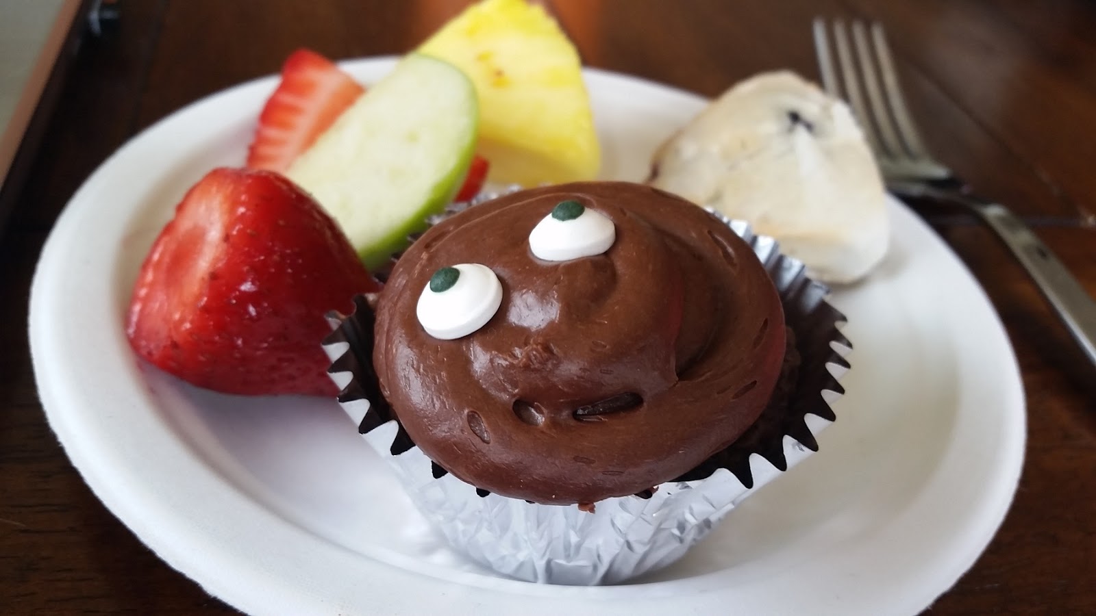 Clever, Crafty, Cookin' Mama: Poo Emoji Cupcakes