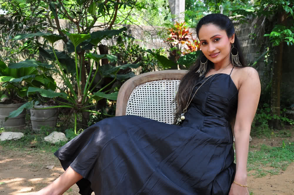 Jameela Turok: Srilankan Actress Oshani Dias Unseen photos