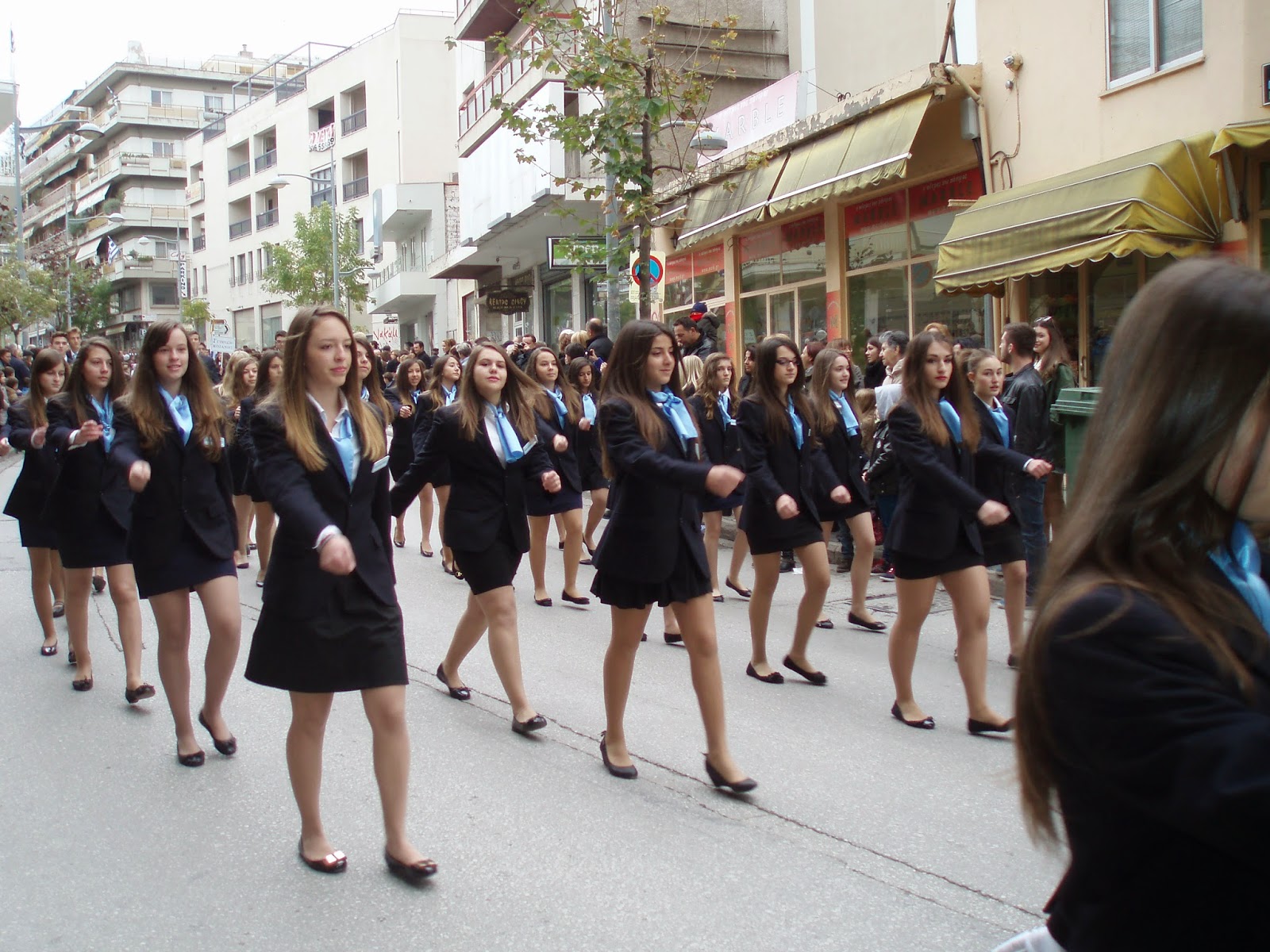 ΦΙΛΟΛΟΓΩΝΤΑΣ ΚΑΙ ΦΙΛΟΚΑΛΩΝΤΑΣ: ΜΑΘΗΤΙΚΗ ΠΑΡΕΛΑΣΗ 28ΗΣ ΟΚΤΩΒΡΙΟΥ 2014