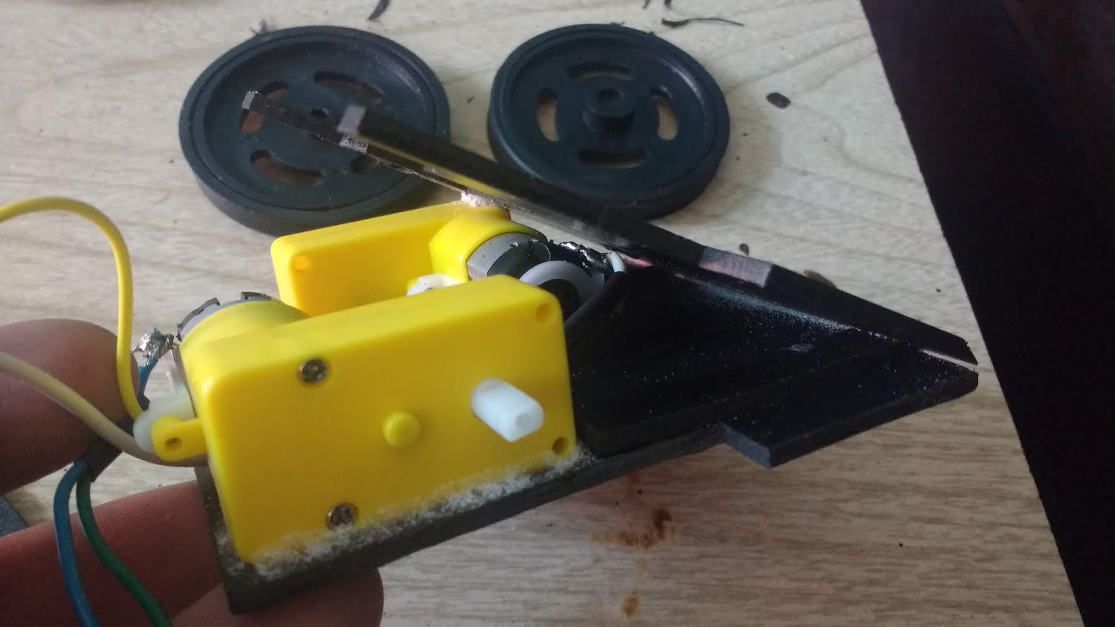 IA robotixyz: Construye un Robot Minisumo Económico