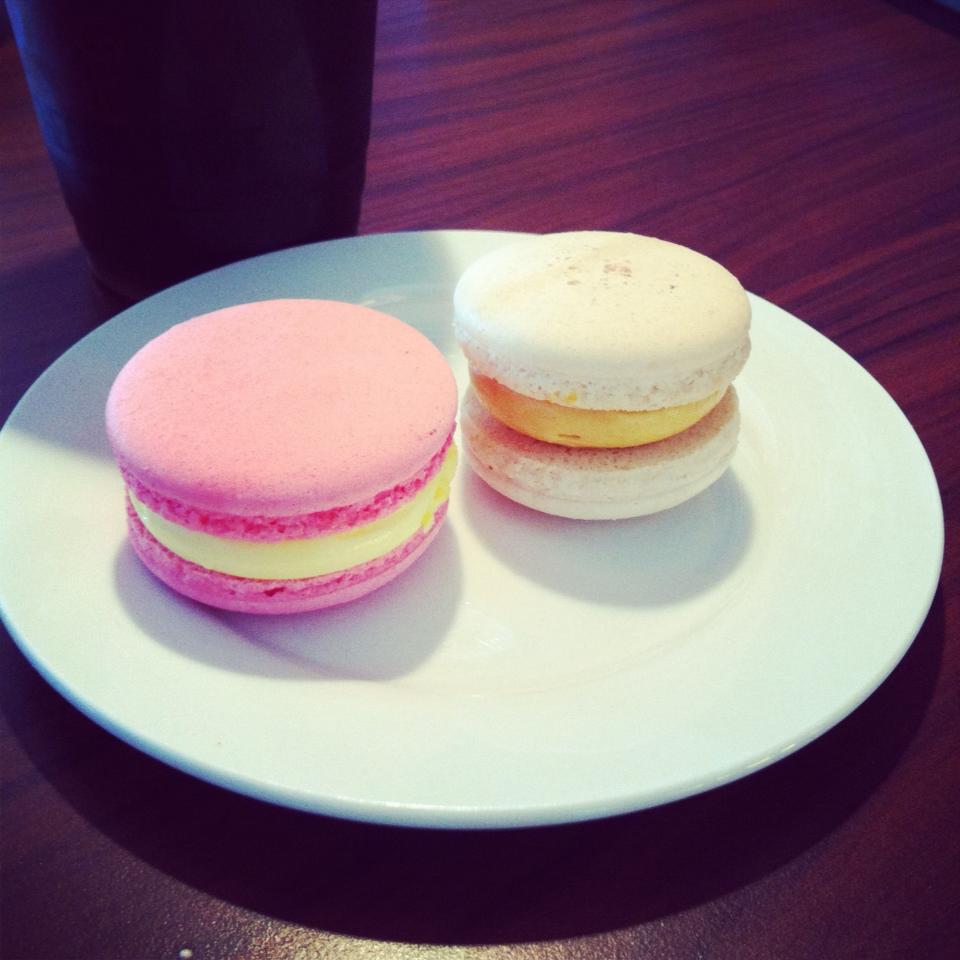 CUPCAKES DREAMS: Big-sized macarons @ Coffee Planet, Shah Alam