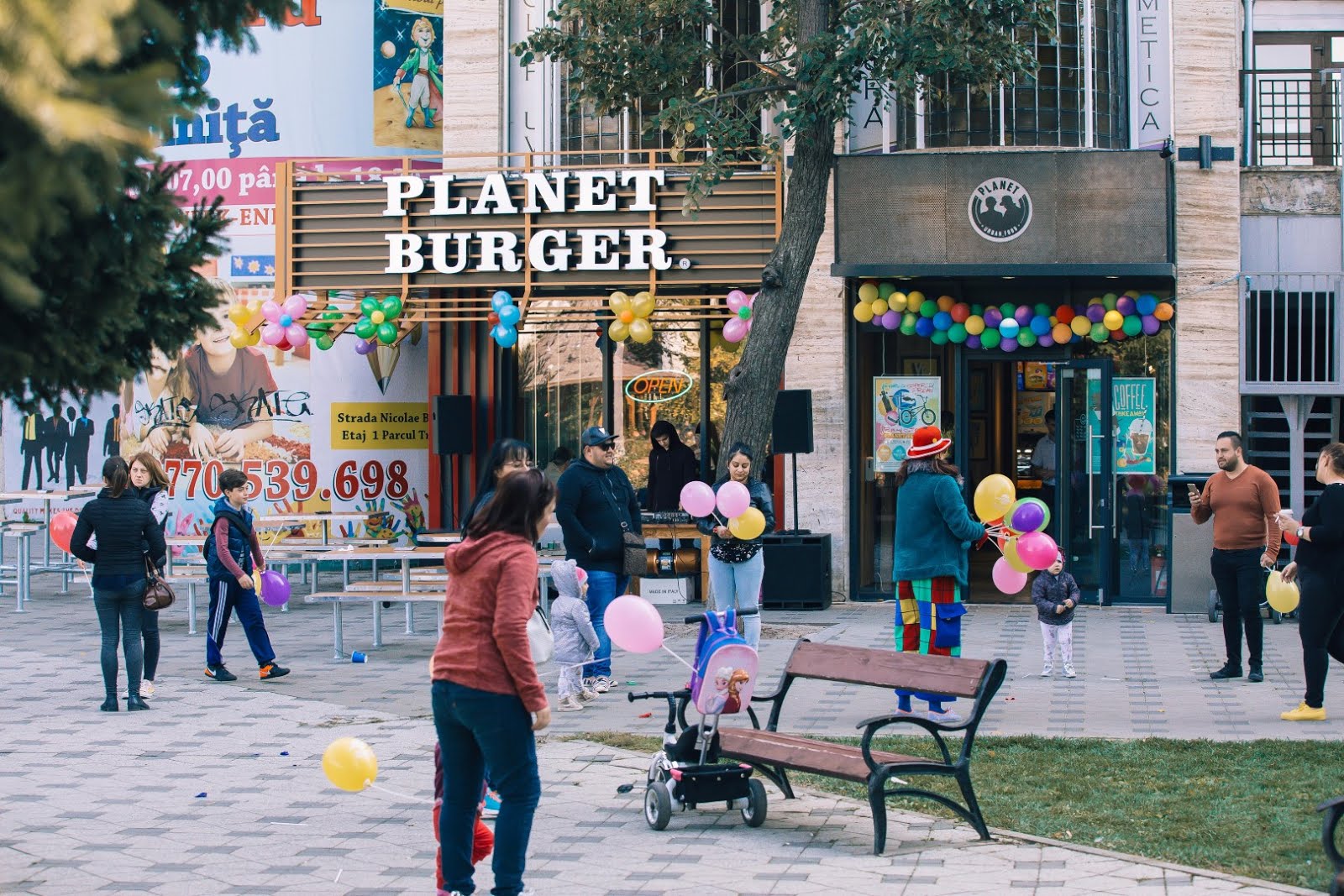 Inima Bacăului: PLANET BURGER - O nouă planetă unde te poți muta