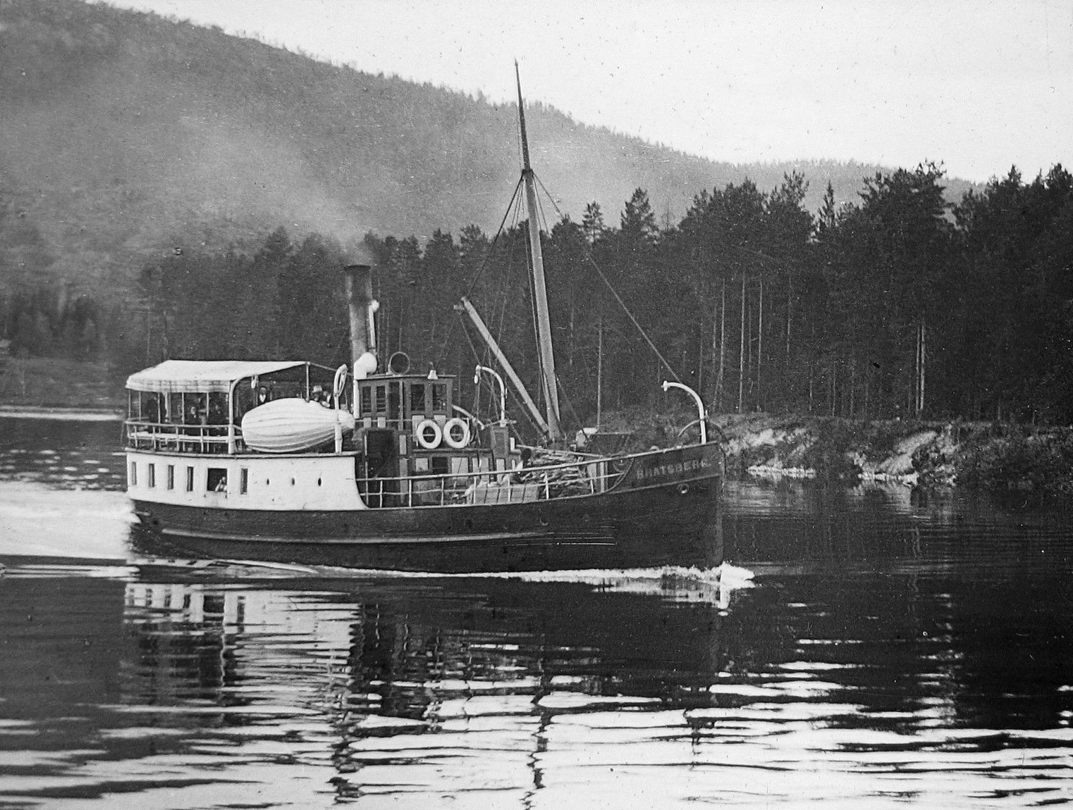 transpress nz: small steamship 'Bratsberg', Norway, circa 1900