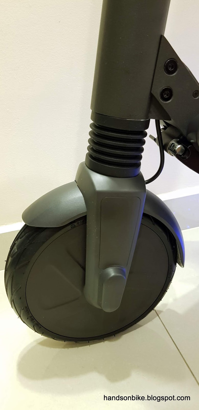 Hands On Bike: Ninebot by Segway ES2 E-Scooter: Lights and Suspension