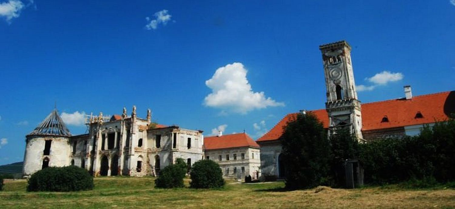 undeva la mijloc: Castelul Bánffy de la Bonțida
