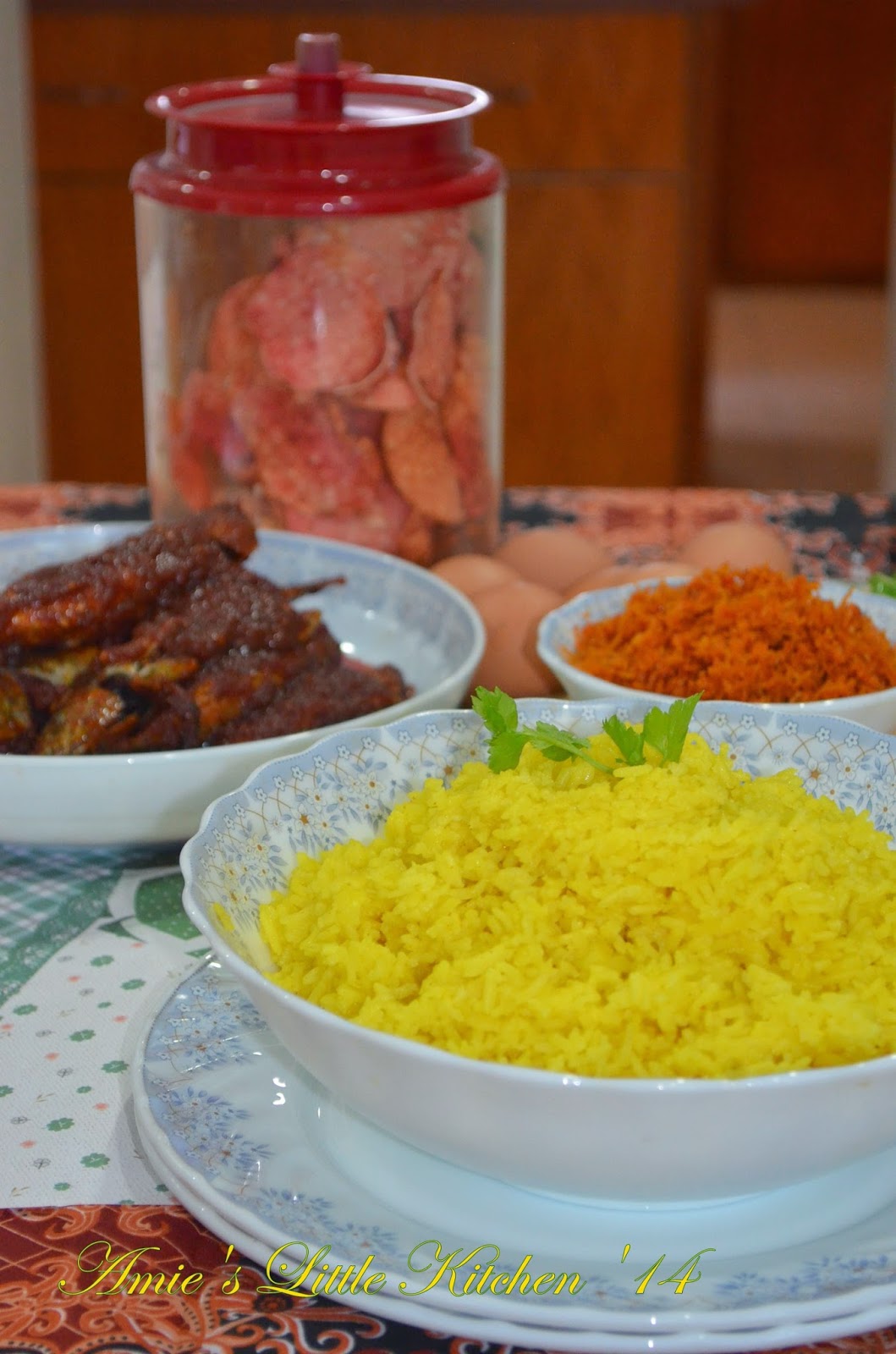 Sarapan Pagi Yang Paling Popular di Sabah : Nasi Kuning & Sambal Ikan ...