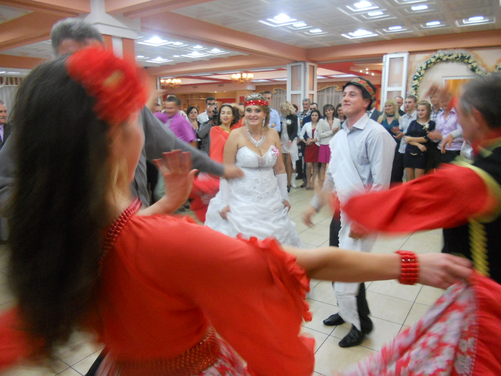 Warren's Moldovan Way: A Moldovan Nuntă -- A Wedding Party