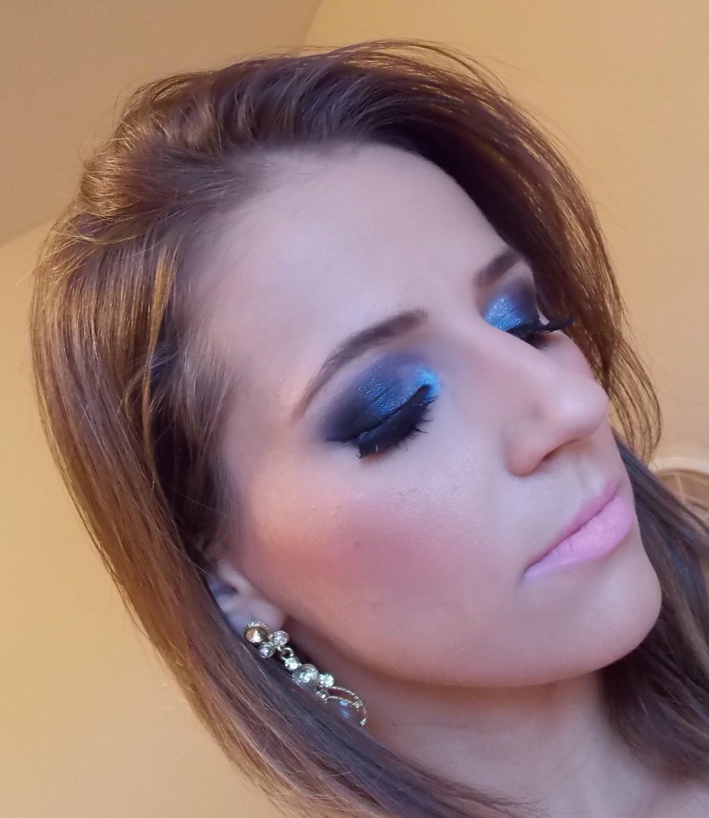 Mari Oliari Makeup: Tutorial: maquiagem com sombra preta