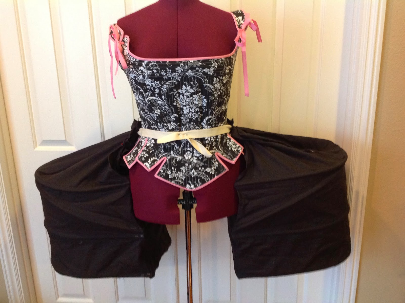 Idle Hands...The Ms-Fits' Workshop: Giant pocket hoop tutorial - Lisa