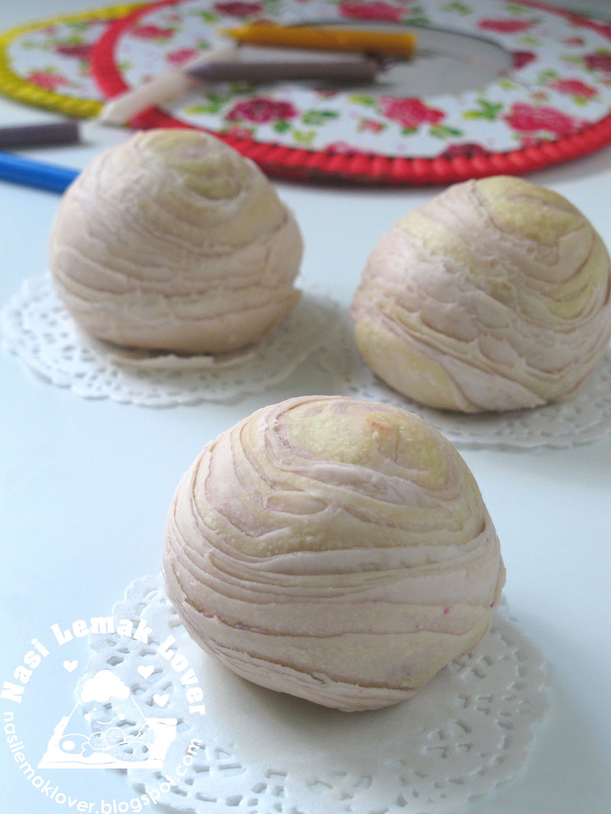 Nasi Lemak Lover: Flaky Swirl Yam Mooncakes 芋頭酥 (1)