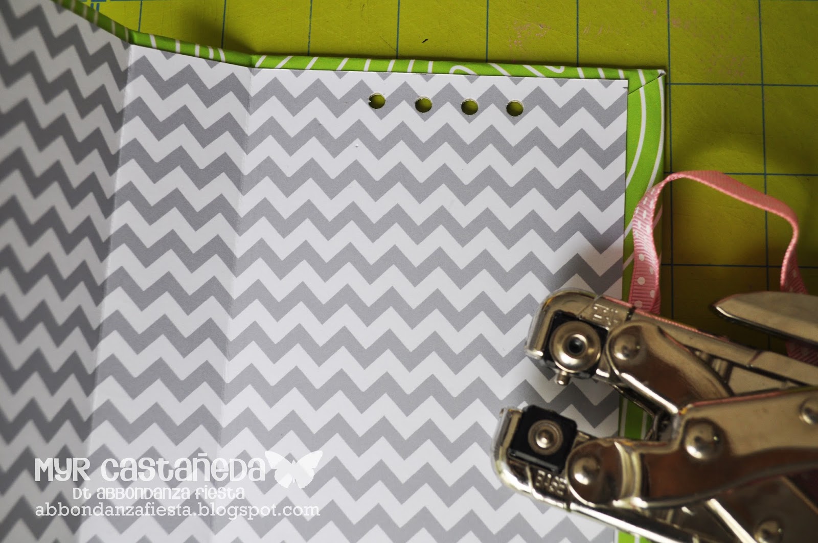 Tutorial Libreta con pluma | Abbondanza Fiesta - Papel para Scrapbook en México