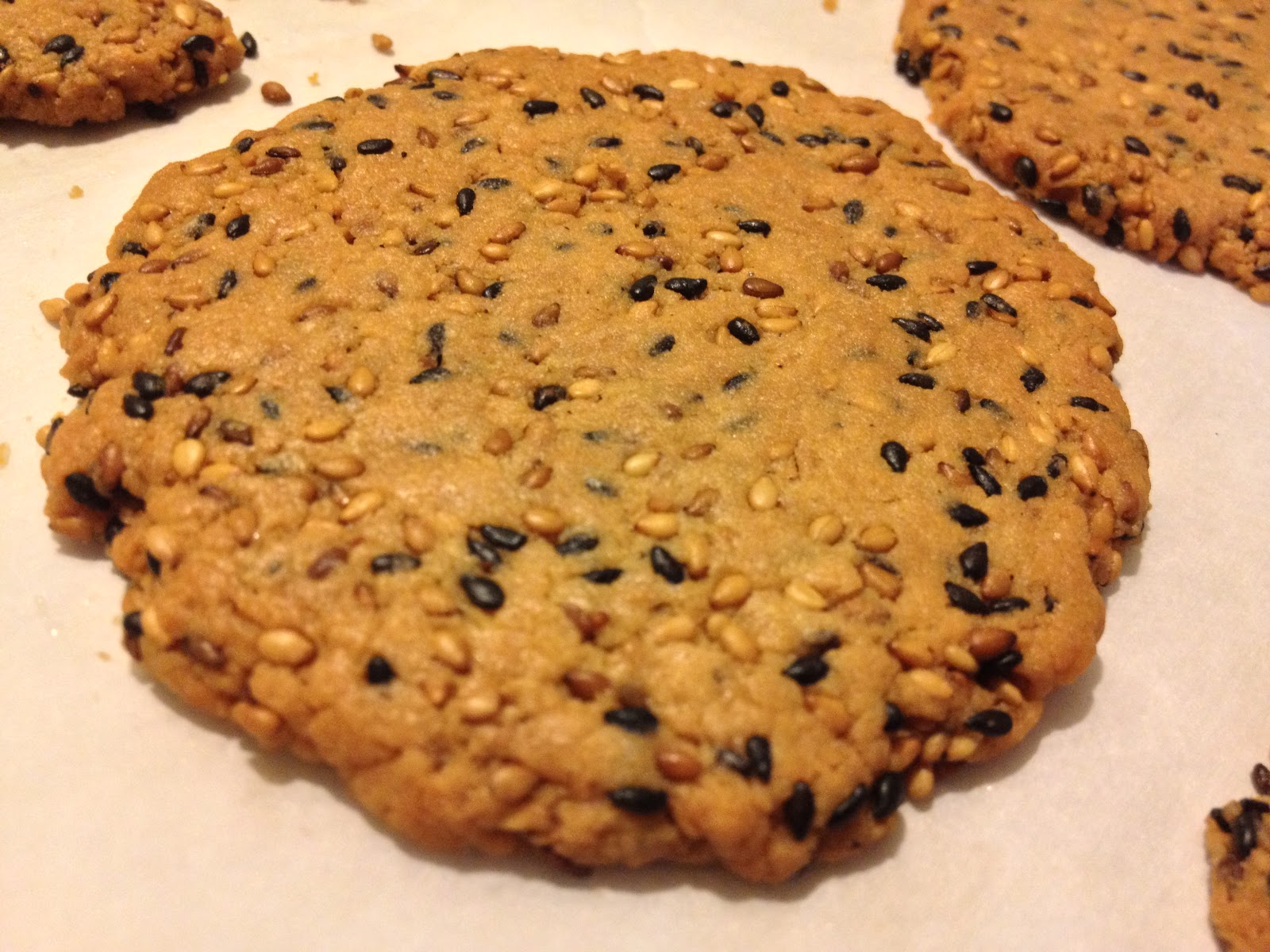 Food Locker: Thin and crispy sesame biscuits 香脆芝麻餅