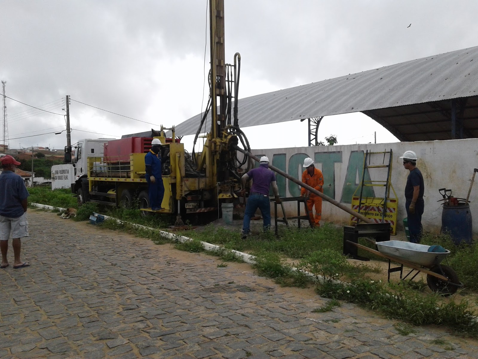 Blog do Flaviano Oliveira: 80 metros de profundidade: primeiro poço ...