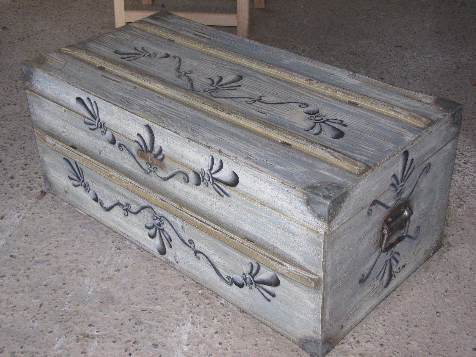 Peinture Décorative Artisanale Didier Roussel: coffre décors peint a l ...