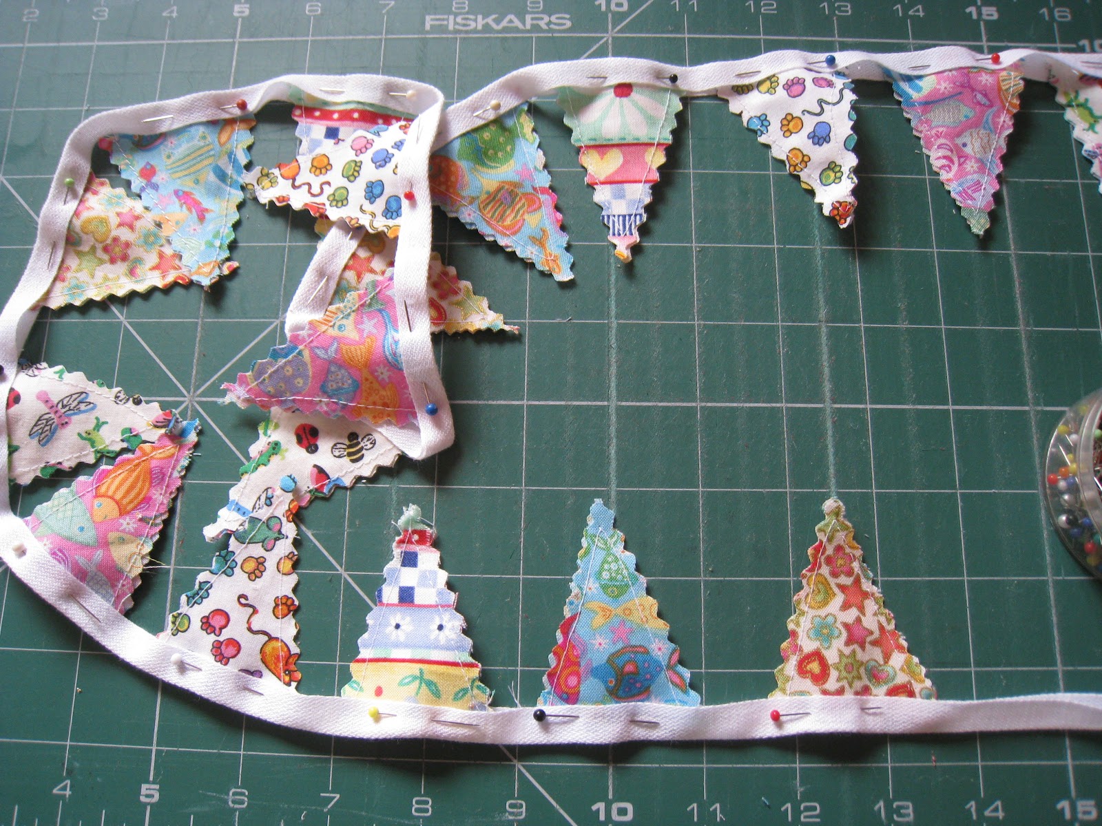 RosMadeMe: Midweek Mini-Tute - Mini Bunting