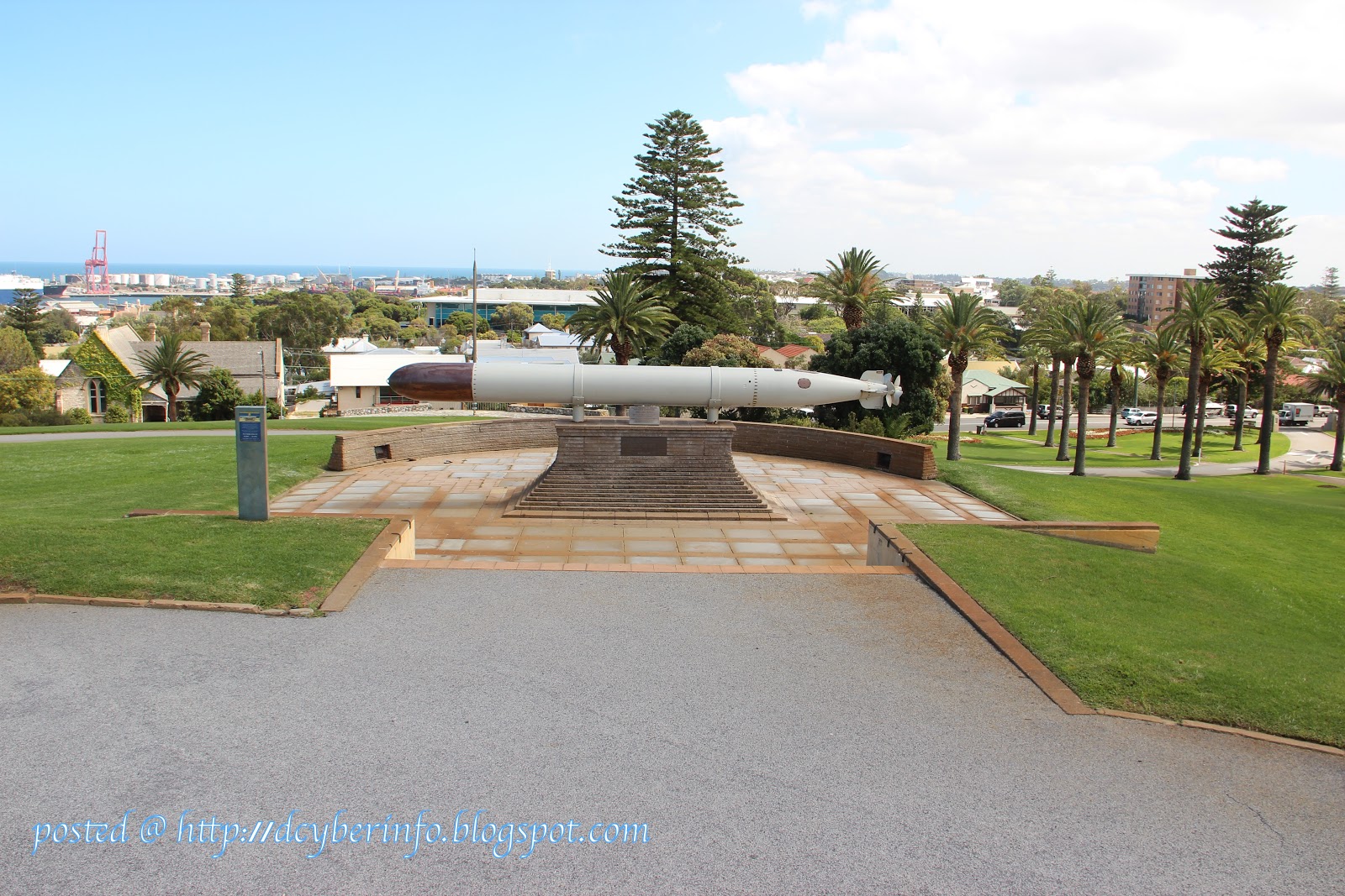 Cyber Info: MONUMENT HILL - THE FREMANTLE WAR MEMORIAL, WA