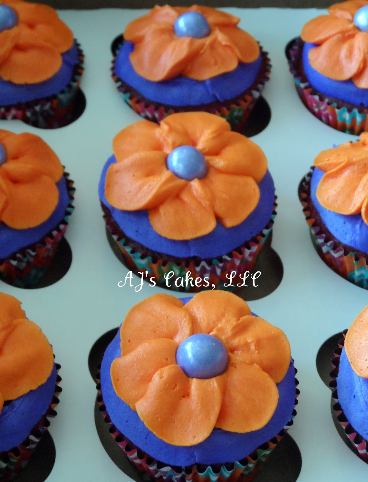 AJ's Cakes: Buttercream Flower Cupcakes!