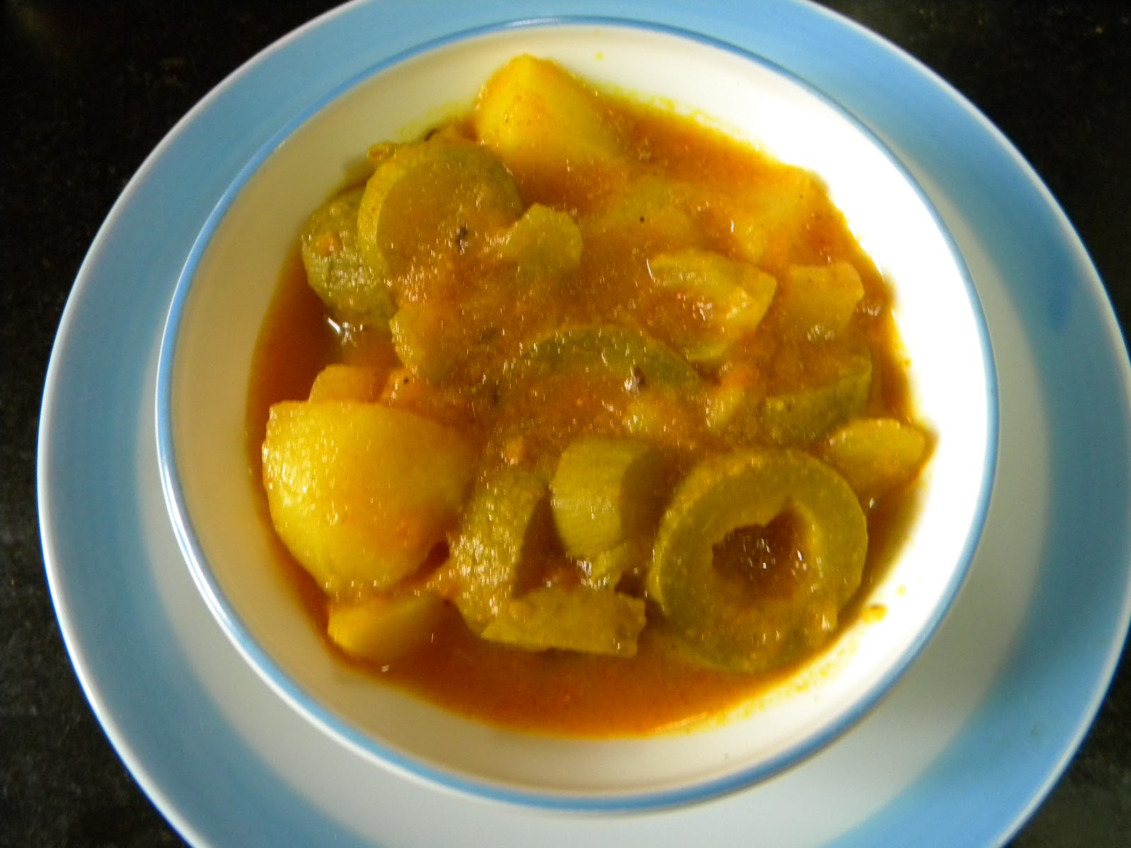 Fast Indian Recipes: Aloo Parwal (Potato with Pointed Gourd)