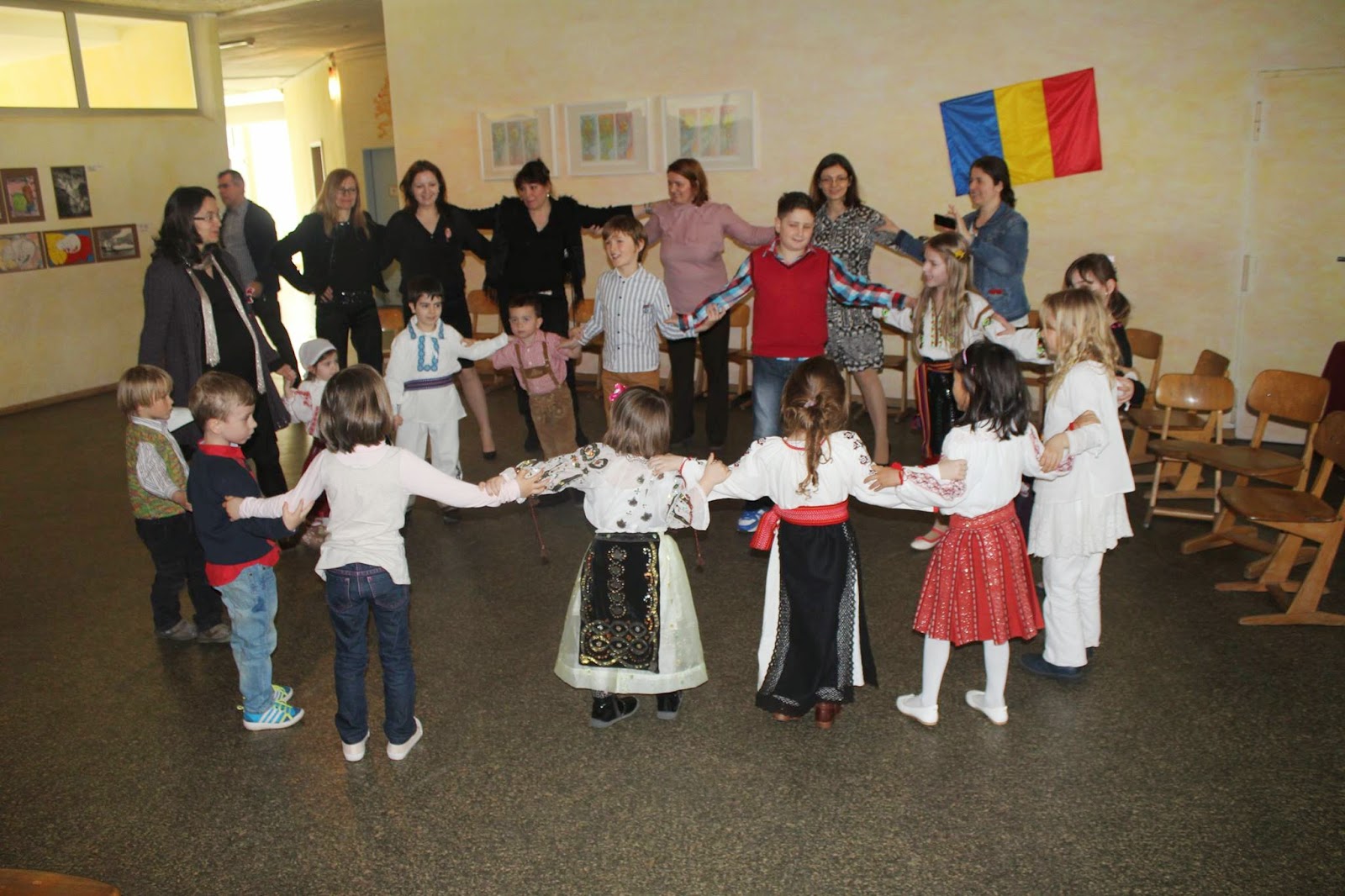 Școala Românească "Mihai Eminescu" - Germania: Serbare - Venirea Primaverii