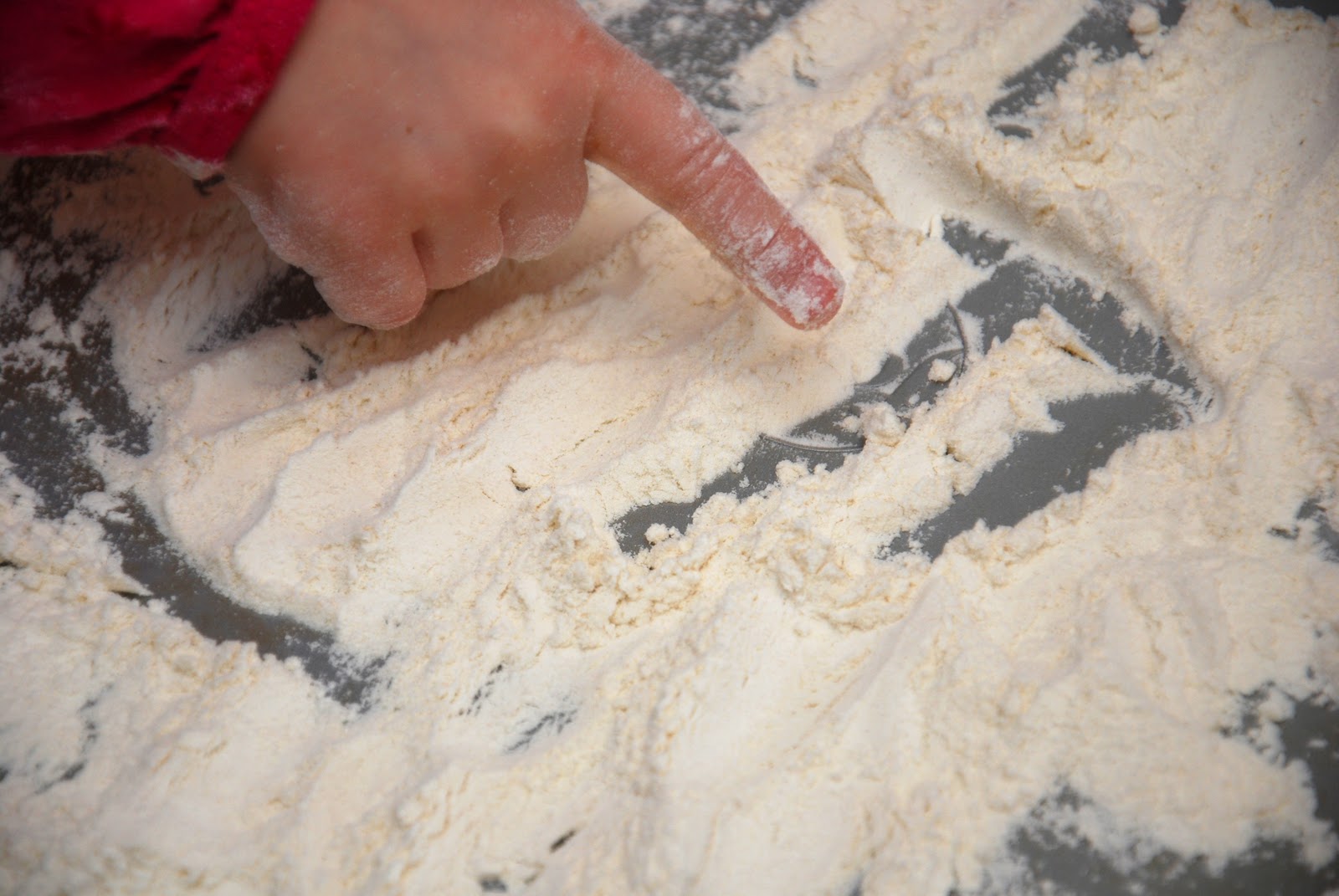 through mommy goggles: flour tray letters