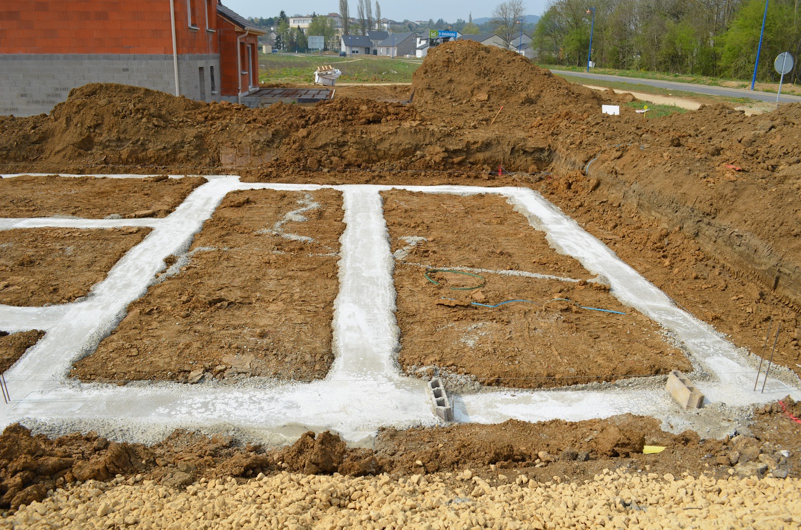 Notre Maison à Marange: Fondations