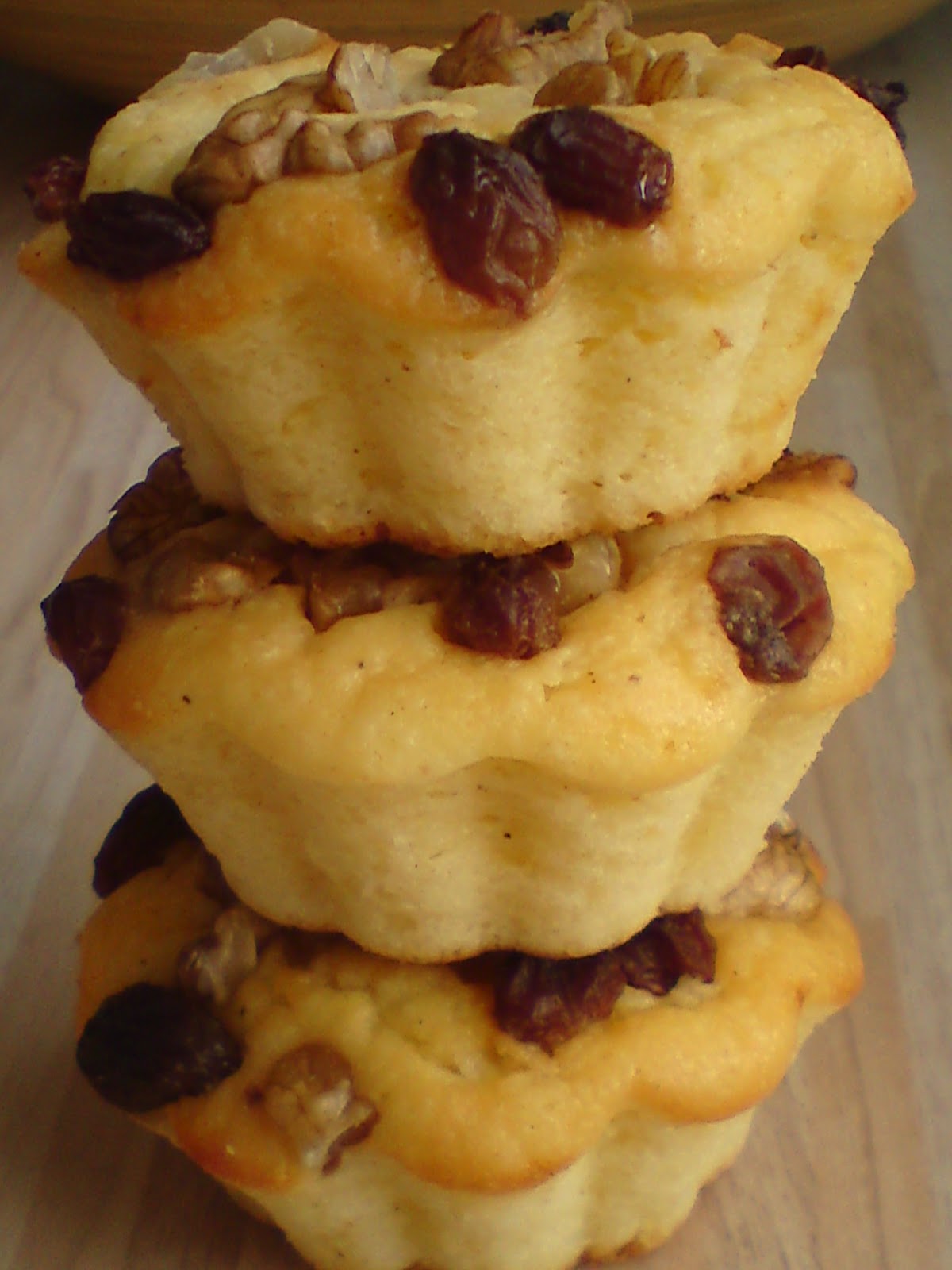 Gulchathaii: Cheese Cakes With Raisin Topping