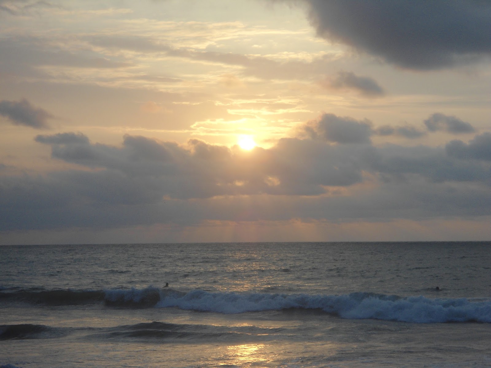 Fotos turísticas de Ecuador: El ocaso del sol en Atacames. Esmeraldas ...