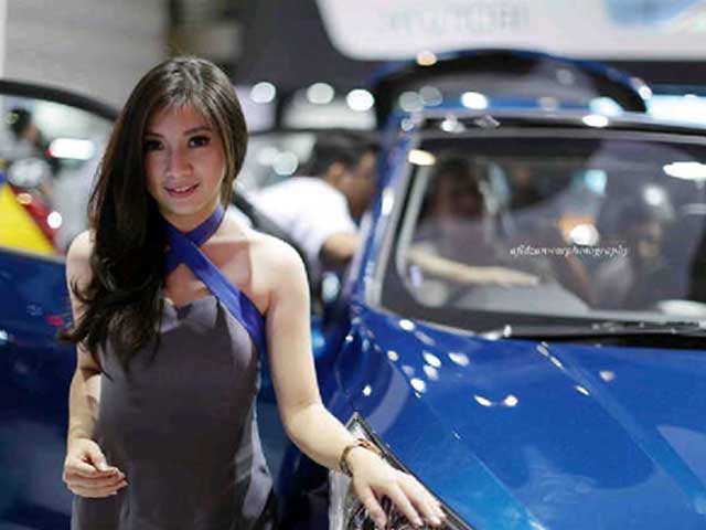 Bukan Asal INFO: 5 Alasan Kenapa SPG Mobil dan Motor Harus Cantik dan Seksi