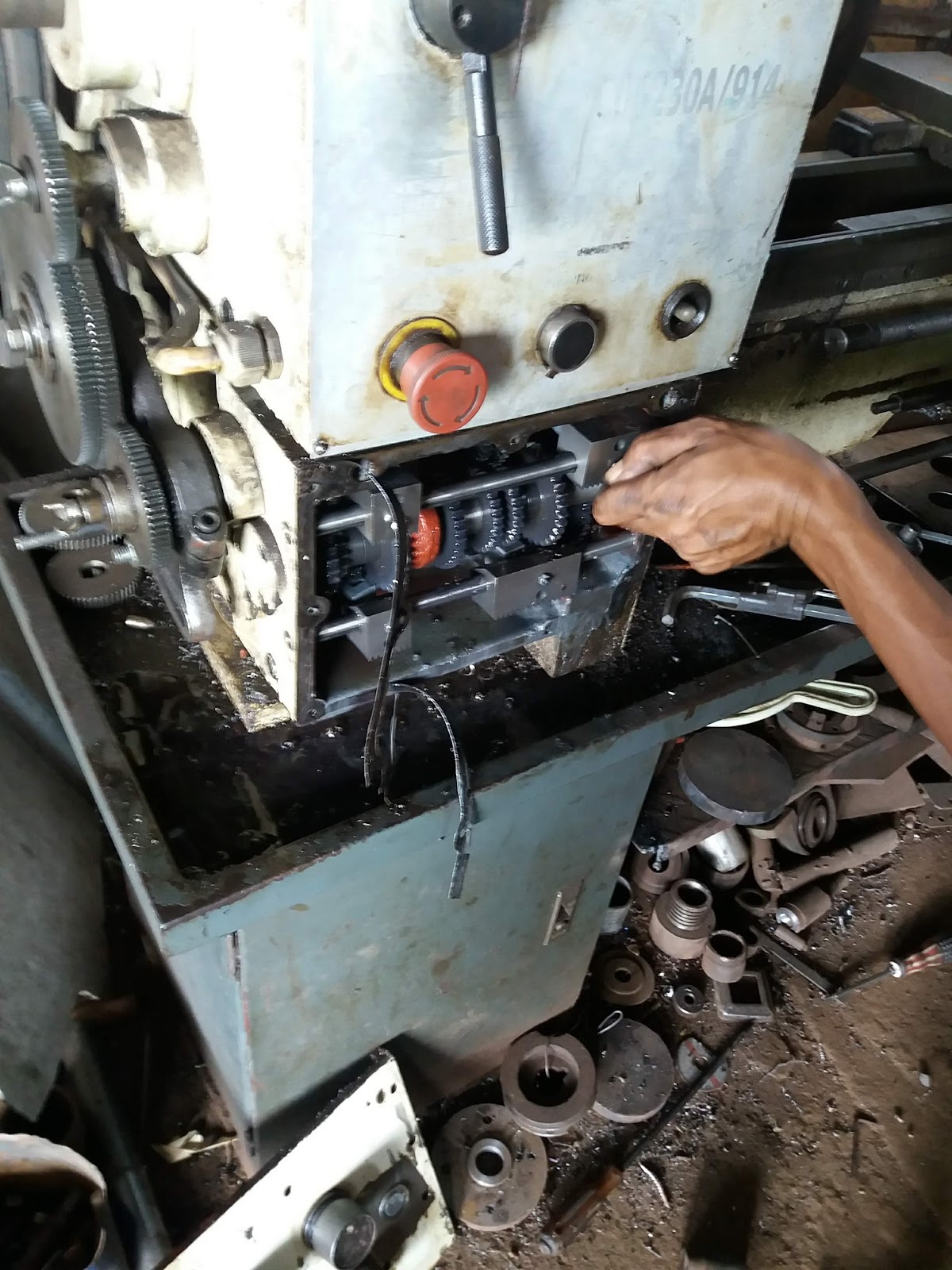 Mengatasi Masalah Transmisi Gearbox Transportir Mesin Bubut Kecil