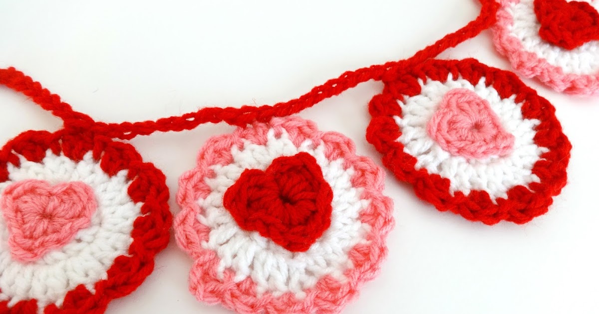 Fiber Flux: Free Crochet Pattern...Ruffle Heart Garland!