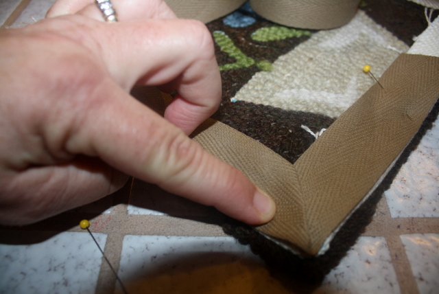 Primitives by the light of the moon: How I Bind A Hooked Rug