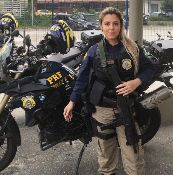 Latest Updates: World's sexiest cop? Brazilian policewoman 'arrests ...