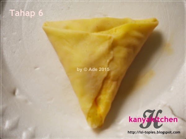Kanya Kitchen: Cara Membuat Risoles Bentuk Segitiga