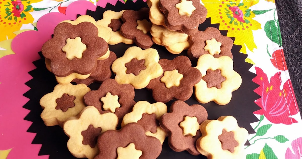 BISCOTTI BICOLORI A FORMA DI FIORE | ZAMPETTE IN PASTA