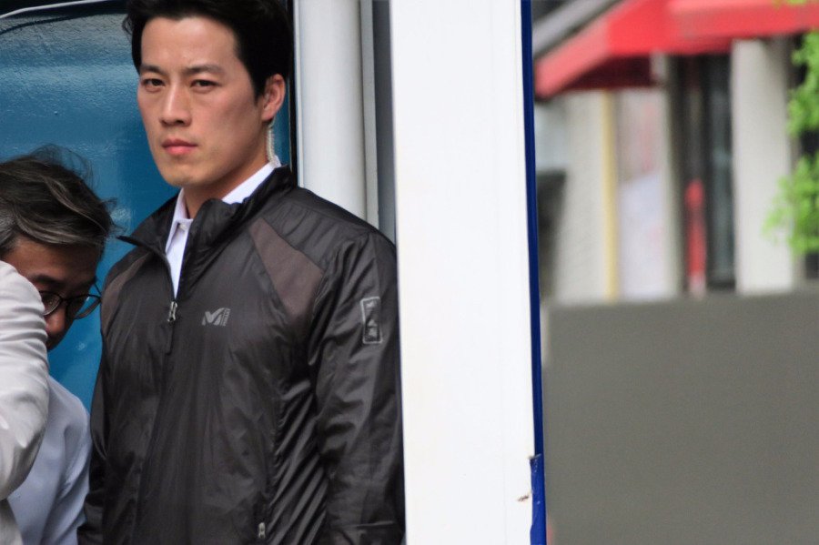 The president's handsome bodyguard garners attention - kkuljaem